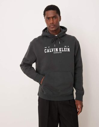 Calvin Klein Jeans Sweat &agrave; capuche &agrave; imprim&eacute; style universitaire devant - Noir
