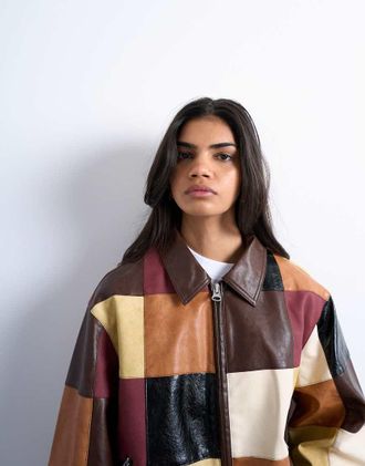 Topshop Jacke aus Kunstleder mit mehrfarbigem Patchwork-Design und Rei&szlig;verschluss-Bunt