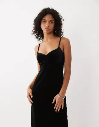 New Look robe midi &agrave; bretelles en velours noire