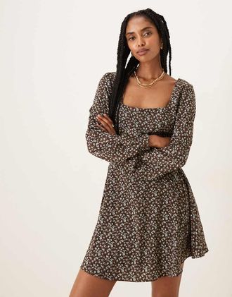 Glamorous Langärmliges Freizeitkleid mit Blumenmuster in Braun und Blau-Bunt