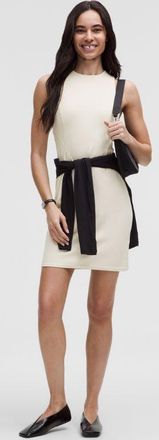 lululemon Geripptes Softstreme Tanktop-Kleid mit Slim Fit f&uuml;r Frauen - Gr&ouml;&szlig;e 10 in Light Ivory