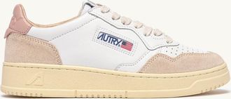 Autry BASKETS MEDALIST LOW EN CUIR BLANC ET POWDER ET DAIM BEIGE
