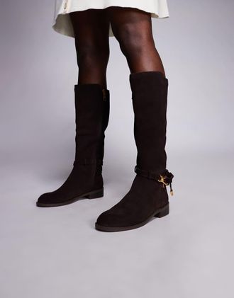 Steve Madden Xtreme - Reitstiefel aus Wildleder in Braun mit Schnallenverzierung-Brown