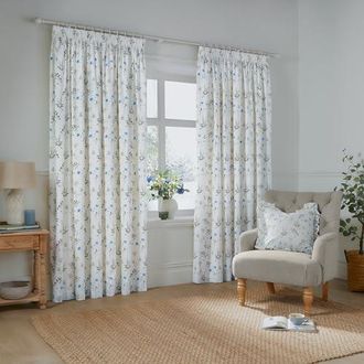 furn. Wylder Meadow Bleistiftfaltenvorhang Paar - 100% Baumwolle, gef&uuml;tterte Vorh&auml;nge mit l&auml;ndlichem Blumenmuster (Wei&szlig;/Kornblumenblau - 168x137cm)