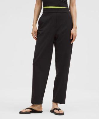 lululemon Daydrift Hose mit hohem Bund und schmal zulaufendem Bein Kurz f&uuml;r Frauen - Gr&ouml;&szlig;e 2XS in Black