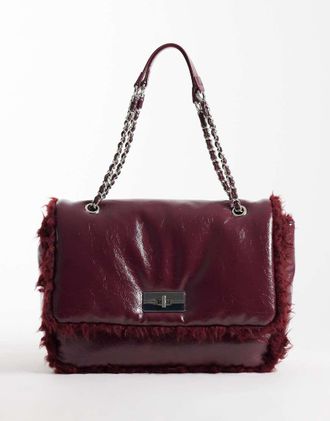 Asos grand sac port&eacute; &eacute;paule en vernis et faux-fur-Rouge