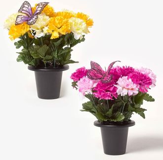 Homescapes 2er-Set Künstliche Nelken im Topf mit Blumenverteiler und Deko-Schmetterling 30 cm - pink & gelb, künstliche Grabblumen wetterfest