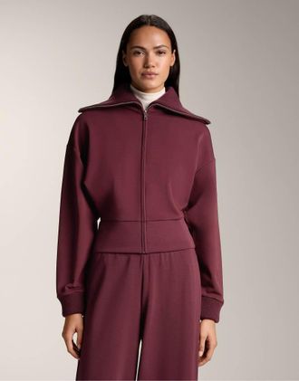 Oysho Taillierte Jacke in Rot mit angerautem Modalstoff und Strickkragen