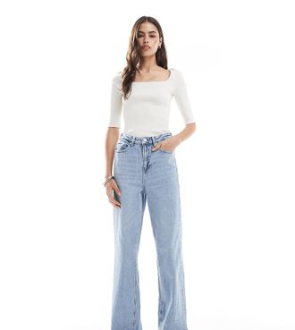 Vero Moda Tall Tessa - Weit geschnittene Jeans in hellblauer Waschung