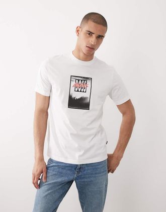 Boss Orange by Hugo Boss HUGO Boss - T-shirt d&eacute;contract&eacute; &agrave; manches courtes et imprim&eacute; graphique - Blanc