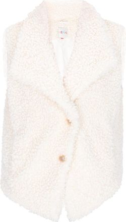 Izia Weste Fashion Look