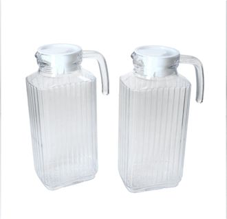 MamboCat 2er Set LAMA Kühlschrankkrug mit weißem Kunststoff-Deckel I 1,8 Liter I viereckige Glas-Karaffe mit Ausgießtülle & Henkel für Eistee, Wasser, Saft, Mi