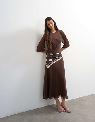 Topshop Langes T-Shirt-Kleid aus Chiffon in Schokobraun mit geschwungenem Bund-Brown