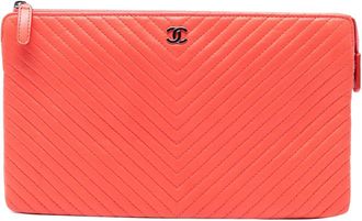 Chanel Clutches - CC Chevron Calfskin Zip Clutch - Gr. unisize - in Orange - für Damen