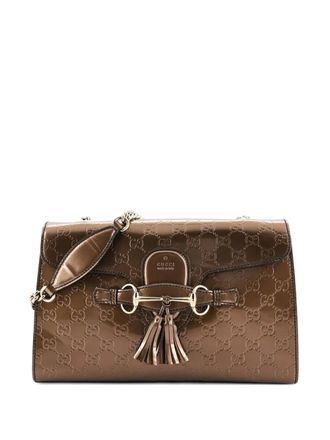 Gucci sac port&eacute; &eacute;paule Emily Chain Flap Bag m&eacute;dium &agrave; fini verni