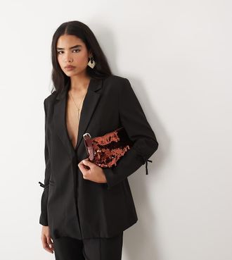 KAIIA Exclusivit&eacute; - Kaiia - Blazer densemble ajust&eacute; avec d&eacute;tail nou&eacute; et taille cintr&eacute;e - Noir