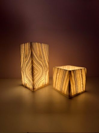 Maison Zoe Teelichthalter Alabaster-Stein Quader 10x10cm - handgeschnitzte Kerzenhalter - Deko - Windlichthalter