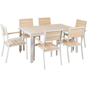 Beliani Table et Chaises de Jardin Style Scandinave en Aluminium Blanc et Bois &agrave; Lattes Synth&eacute;tique Beige Como