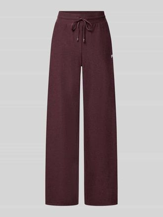 Fabletics Wide Fit Sweatpants mit Label-Detail Modell CLOUD