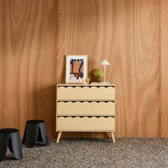 Sweeek Commode enfant d&eacute;cor bois naturel 3 tiroirs. pieds bois de pin - 80 x 30 x 79 cm - Azur