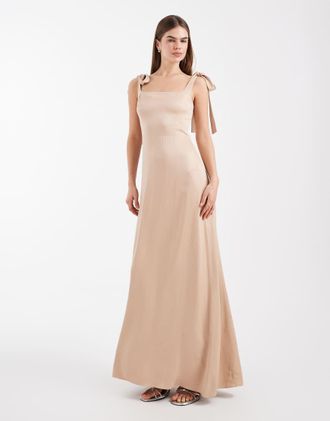 Maids to Measure Linvit&eacute;e - Robe longue avec &eacute;paules nou&eacute;es - Mocha-Neutre