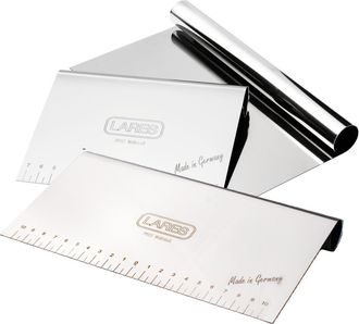 Lares Teigkarten Set 2-teilig | Edelstahl Teigschaber 22 cm & 15 cm mit Skalierung | Made in Germany | ideal zum Portionieren, Gl&auml;tten, Schneiden & Schaben 