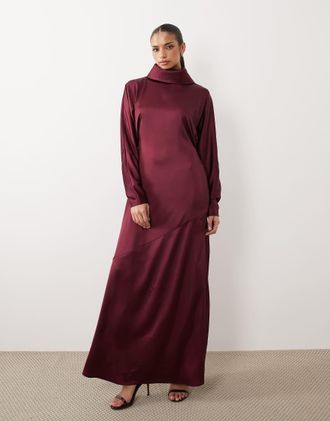 Daska Robe longue drap&eacute;e en satin &agrave; col b&eacute;nitier et manches chauve-souris - Bordeaux-Rose