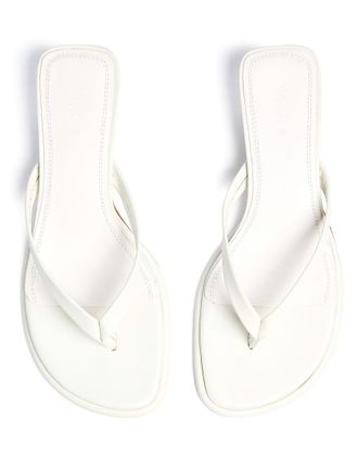 NA-KD Zehenstegsandalen aus Leder in Wei&szlig; mit Absatz