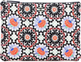 Chanel Clutches - Paris Dubai Medium Printed Canvas Cosmetic Case - Gr. unisize - in Weiß - für Damen