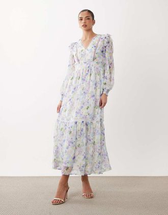 Vila Robe longue &agrave; fleurs avec d&eacute;tails en dentelle effet &eacute;chelle et volants - Blanc