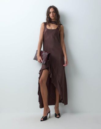 Miss Selfridge Maxikleid mit Schal-Detail und Volants in Schokobraun-Keine Farbe