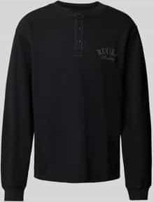 Review Longsleeve mit Label-Stitching