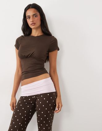 Cotton On Pyjama mit luftig-weichem T-Shirt und umschlagbarer Hose in Rosa-Braun mit Punkten-Multi