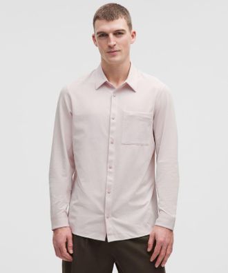 lululemon Chemise manches longues Commission Oxford pour Hommes - Blanc/Rose - Taille XL