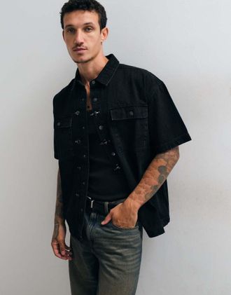 Liquor & Poker chemise en jean noire avec d&eacute;tail de fermoir