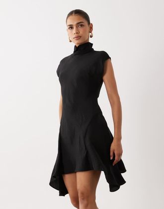 Asos Robe courte &agrave; col montant et ourlet mouchoir - Noir