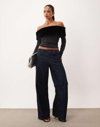 Lioness Bardot-Top mit langen &Auml;rmeln und faux-fur-Besatz in Schwarz