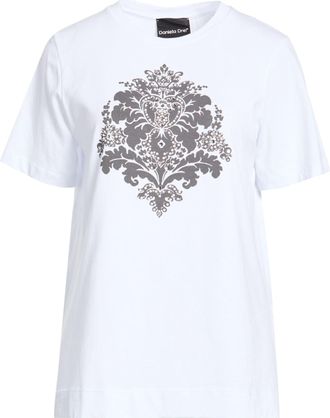 Daniela Drei TOPS - T-shirts auf YOOX.COM
