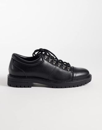 Asos Hiker-Schuhe mit Schn&uuml;rung und profilierter Sohle in Schwarz