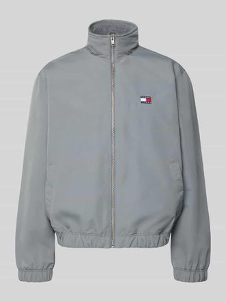 Tommy Jeans Regular Fit Bomberjacke mit Label Stitching