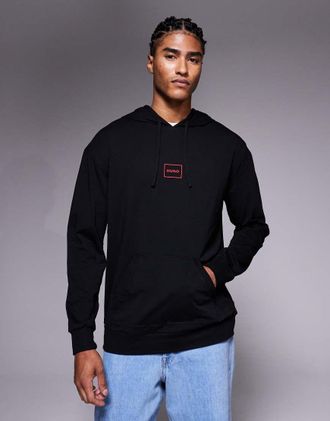 HUGO BOSS HUGO Red - Laze - T-shirt manches longues d&eacute;contract&eacute; &agrave; capuche avec logo centr&eacute; - Noir