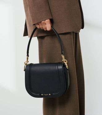 Le Tanneur Sac bandouli&egrave;re moyen mod&egrave;le Ella en cuir grain&eacute;