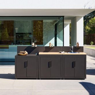 Sweeek Cuisine dext&eacute;rieur 3 modules acier et d&eacute;cor bois avec &eacute;vier noir - Milos