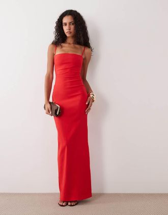 Vesper robe longue &agrave; fines bretelles et col carr&eacute; en bengaline rouge