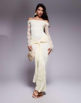 KAIIA Exclusivit&eacute; - Kaiia - Robe longue double &eacute;paisseur pr&egrave;s du corps &agrave; encolure Bardot et manches &eacute;vas&eacute;es en dentelle avec d&eacute;tail drap&eacute; nou&eacute; &agrave; la taille -