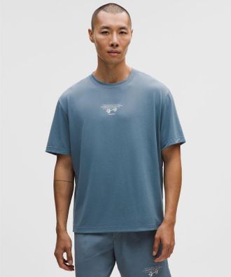 lululemon EasySet Train Short-Sleeve Shirt Graphic f&uuml;r M&auml;nner - Gr&ouml;&szlig;e 2XL in Steel Blue
