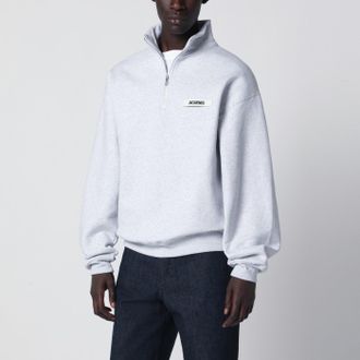 Jacquemus Hellgraues Sweatshirt mit Rei&szlig;verschlusskragen und Grosgrain-Logo