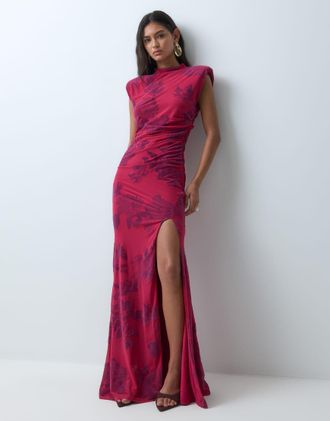 Asos robe longue en d&eacute;vor&eacute; avec &eacute;paulettes, mancherons et fente, en flock rose fuchsia-Multi