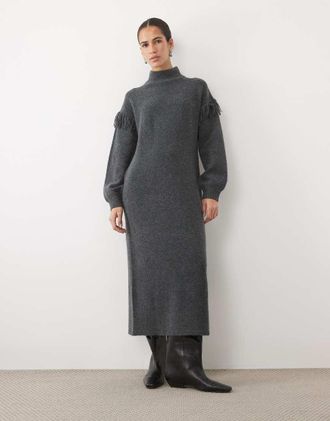 Vila robe longue en maille &agrave; col chemin&eacute;e avec d&eacute;tails &agrave; franges, gris fonc&eacute; chin&eacute;