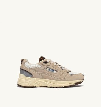 Autry SNEAKERS HYPERWAY AUS WILDLEDER UND MESH IN MARSHMALLOW UND LEOPARD